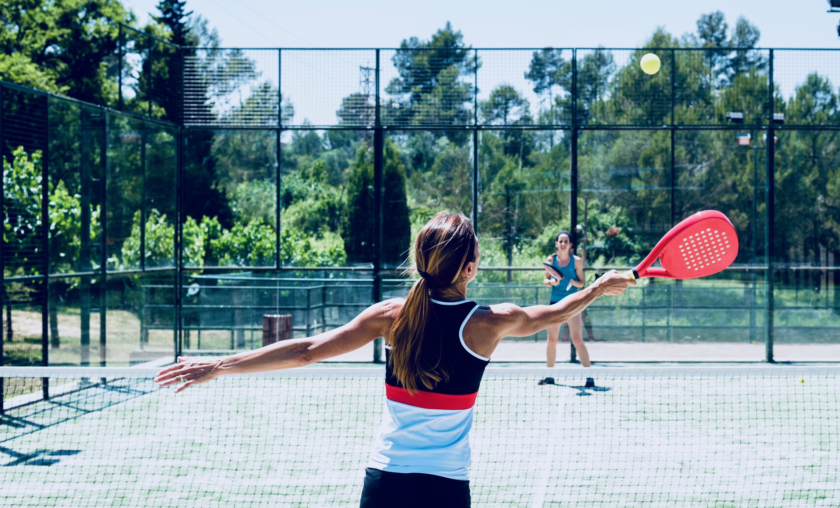 Kesä tulee – ja padel! - Lauttasaari.fi